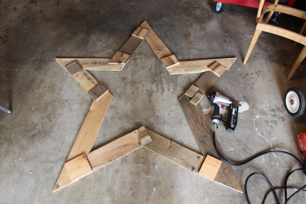 Great Big Barn Wood Star | THE CAVENDER DIARY