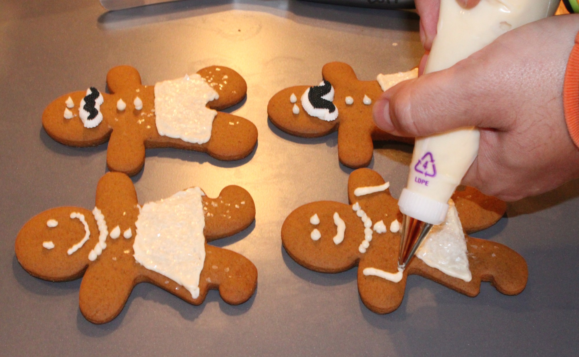 Jamie’s Easy Gingerbread Men | THE CAVENDER DIARY