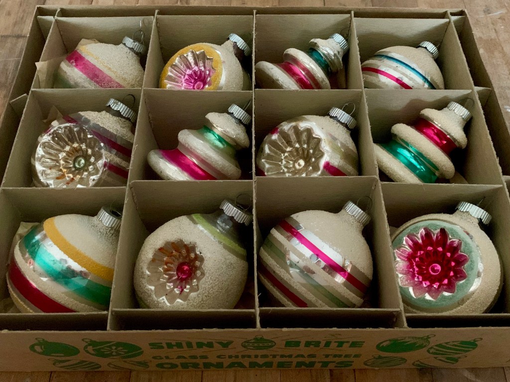 Collecting Shiny Brite Ornaments | THE CAVENDER DIARY